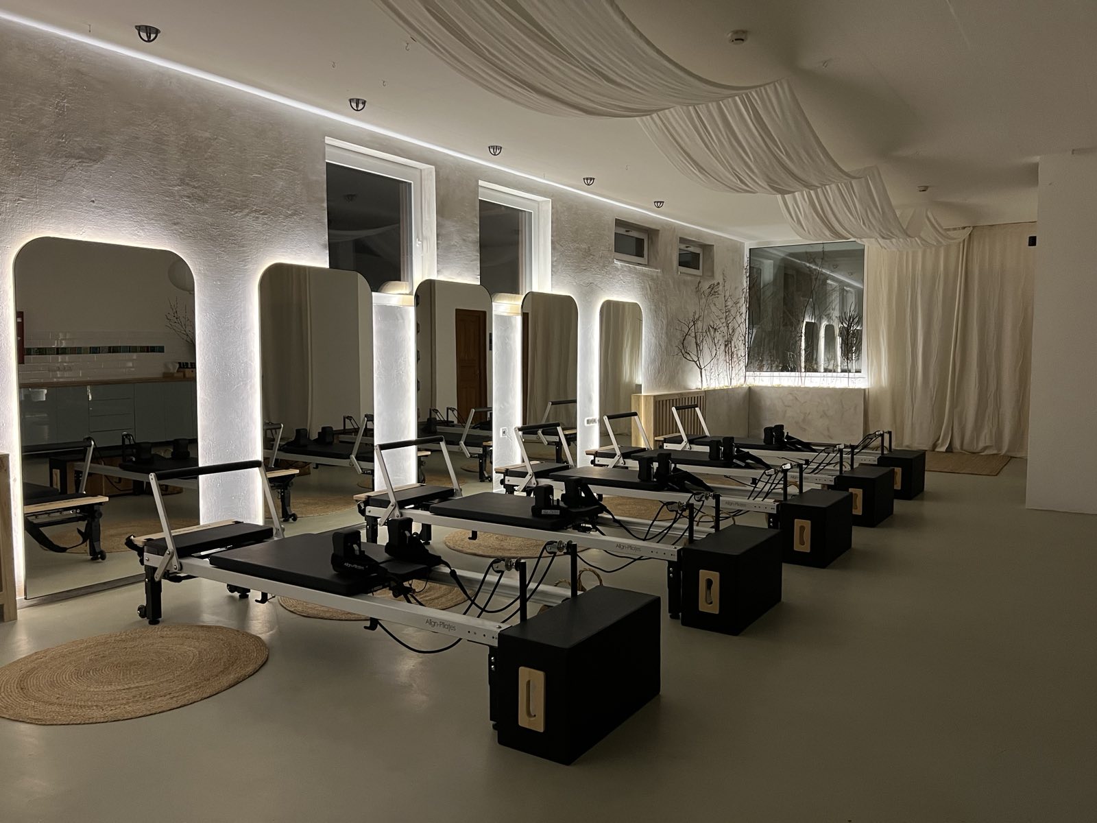 UNIQUE pilates studio